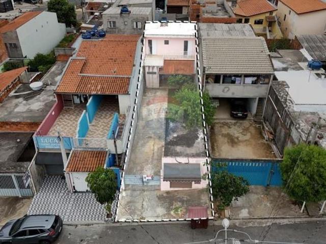 Casa com quintal e ponto comercial em área de fácil acesso Jundiaí/SP