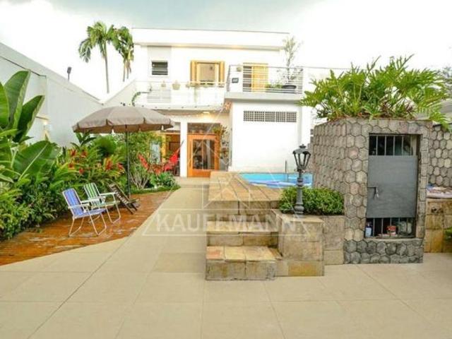 Casa com Quintal e Piscina, 355m2, Brooklin Novo!