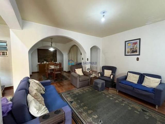 Casa com quintal e varandas, 150m², 3 dormitórios, na Vila Santa Catarina