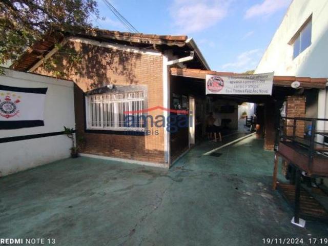Casa com Quintal em Jacareí Parque Santo Antônio