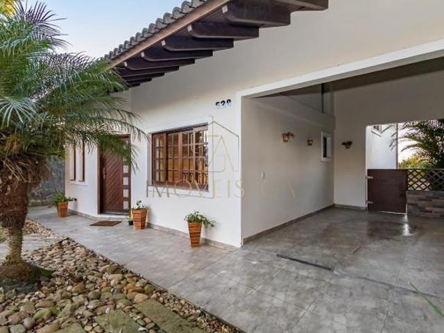 Casa com quintal em rua sem saída
