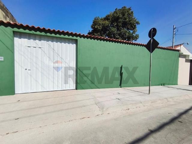 Casa com Quintal Gigante e Espaço para Mais de 10 Carros no Camargos – Residencial ou Comercial