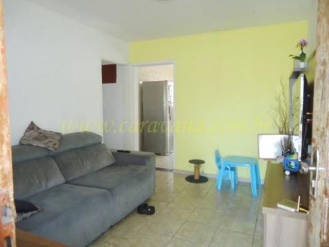 CASA COM QUINTAL GRANDE !