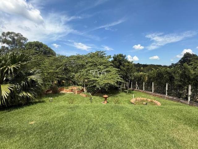 Casa com quintal incrível e fundo para mata no condomínio Terras Di Leonardi em Itu com 235m2 de con