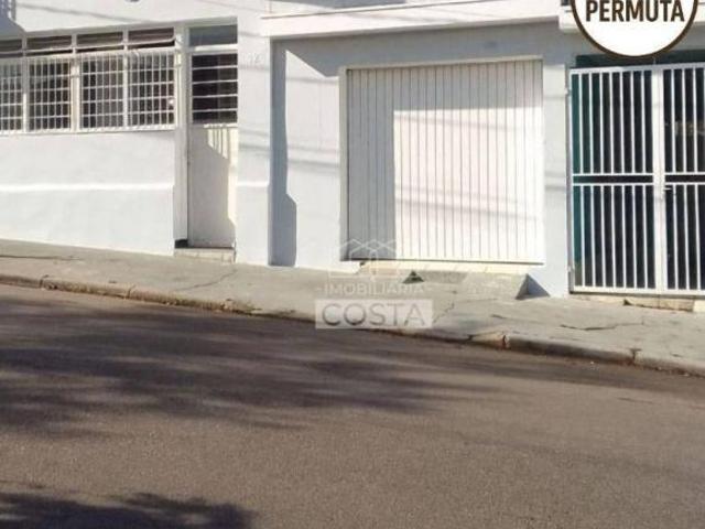 Casa com quintal incrível e localização privilegiada à venda,por R$ 450.000 Vila Teixeira Salto/