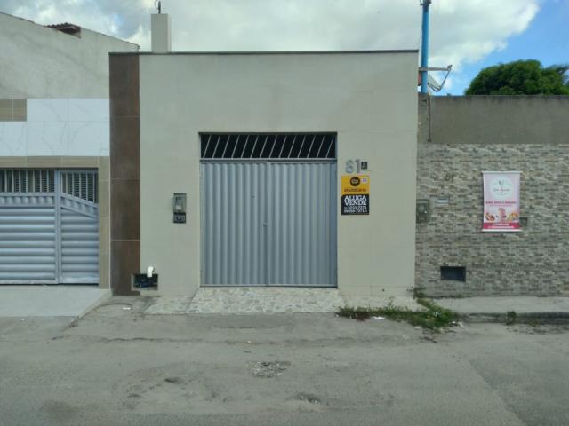 Casa com Quintal para Alugar no Tomba, Feira de Santana