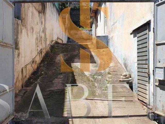 Casa com quintal, salão comercial e 5 vagas em Francisco Morato