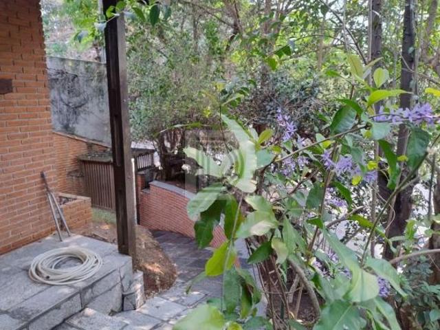 Casa com quintal 3 dormitórios, 3 vagas de garagem Conj. Residencial Butantã