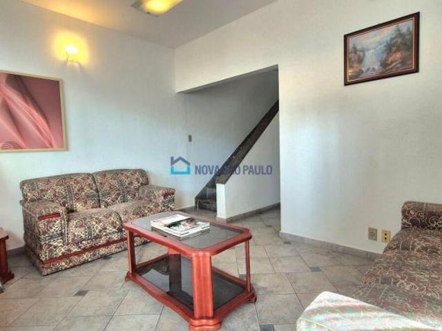 Casa com quintal, 3 dormitórios, 3 vagas próximo ao metrô São Judas e Saúde!