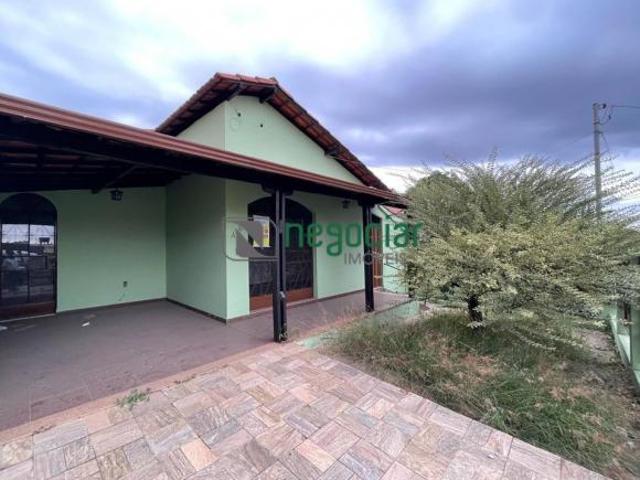 Casa com quintal 3 quartos 1 vaga Betim Industrial Betim MG