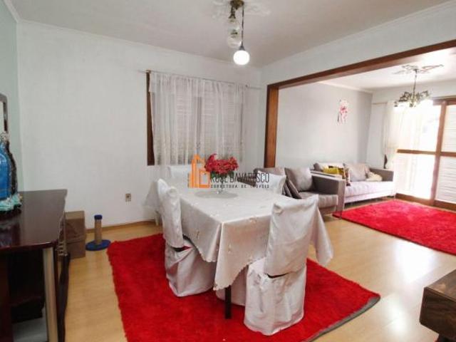 CASA COM QUIOSQUE NO BAIRRO SANTA MARTA