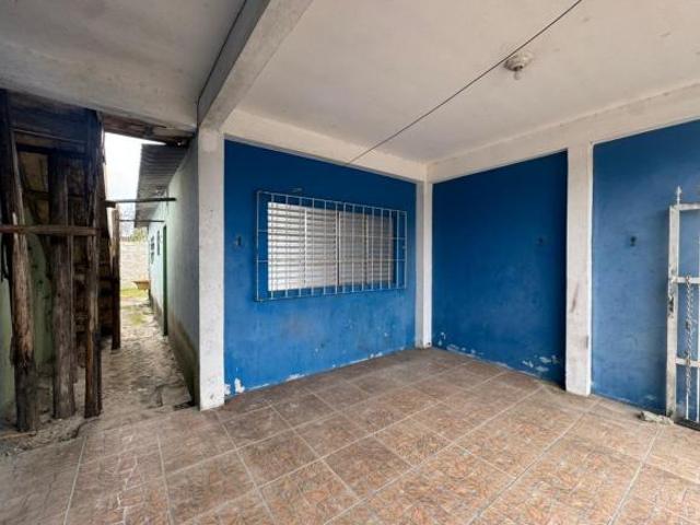 Casa com R$ 80.000,00 + 60 parcelas de R$ 2.000,00 á venda em Itanhaém