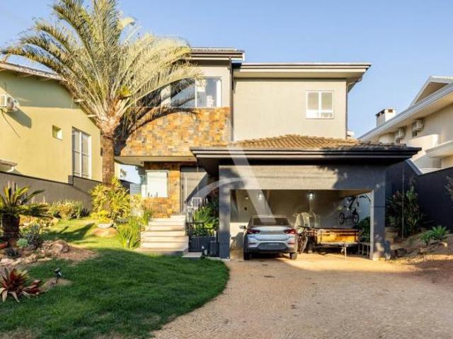 Casa com Retrofit de 5 Dormitórios no Alphaville Campinas