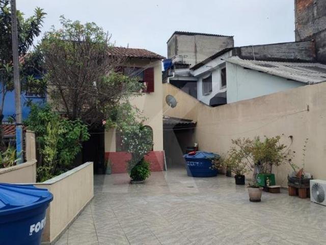 Casa com Salão Comercial, 3 Quartos, Terraço