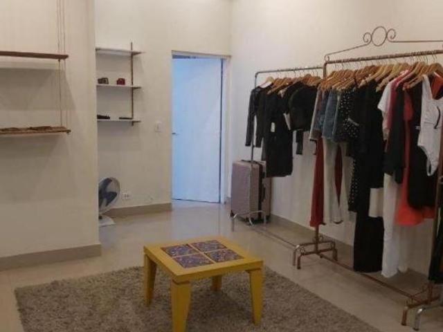 Casa com salão comercial