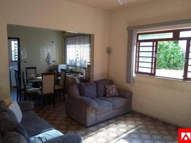 Casa com salão comercial à venda no centro de Santa Bárbara