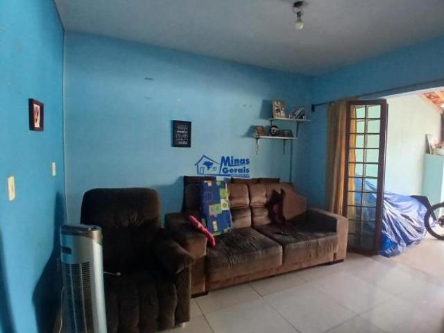 Casa com Salão Comercial à Venda Ótima Localização e 3 Vagas Cobertas