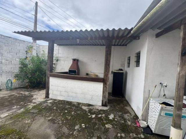 Casa com salão comercial e área gourmet em Itanhaém