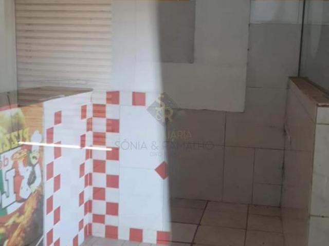 Casa Com Salão Comercial na Vila Tibério