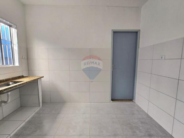 Casa para locação, 38 metros, 01 quarto, cozinha, quintal, lavanderia e 01 banheiro