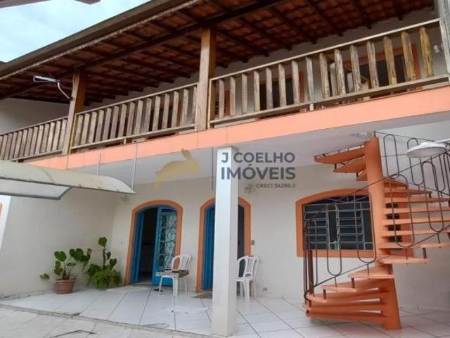 Casa com Sobrado nos fundos, 2 vagas de Garagem, Bairro tranquilo