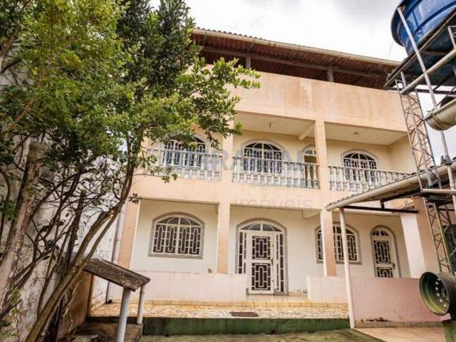 Casa com sobrado nos fundos, múltiplos quartos, lote com duas construções – Taguatinga Norte/DF