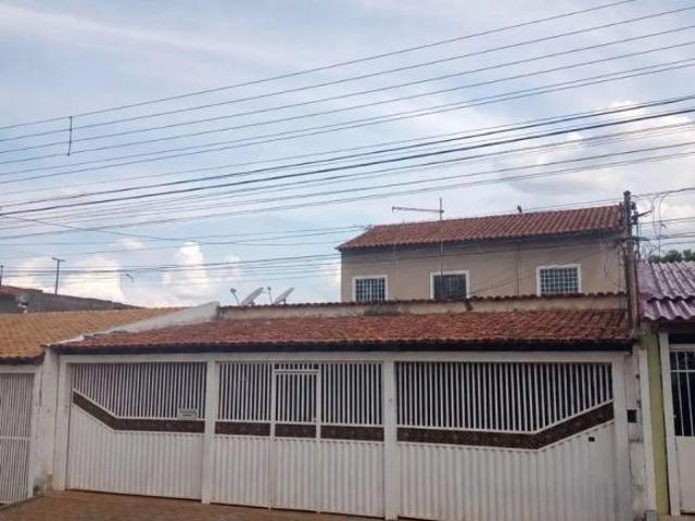 CASA COM SOBRADO ACEITA PROPOSTA!