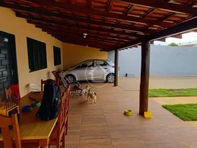 Casa com suíte + 2 quartos em esquina