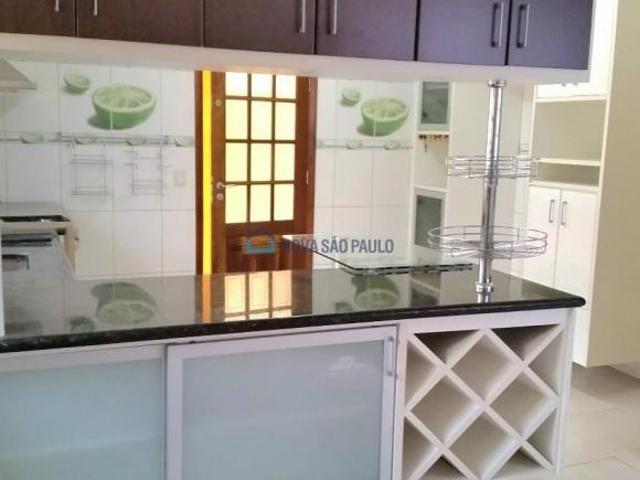 Casa com Suíte, Varanda Gourmet e 3 Vagas Próx. ao Ibirapuera