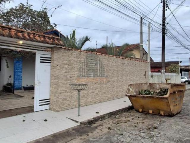 CASA COM SUÍTE Á 400M DA PRAIA Á VENDA NO SUARÃO EM ITANHAÉM