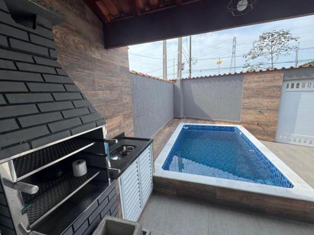 Casa com Suíte a 500 Metros da Praia em Itanhaém