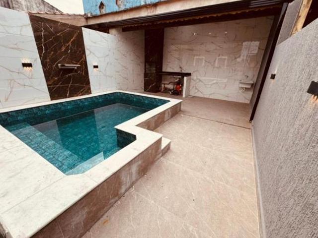 Casa com Suíte, Churrasqueira e Excelente Localização em Itanhaém