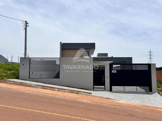 Casa com suíte e amplo jardim