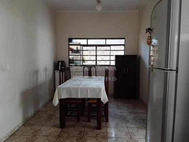 Casa com suite e churrasqueira no Residencial Ana Célia