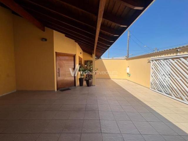 CASA COM SUÍTE E ESPAÇO GOURMET NO PARQUE VIA NORTE