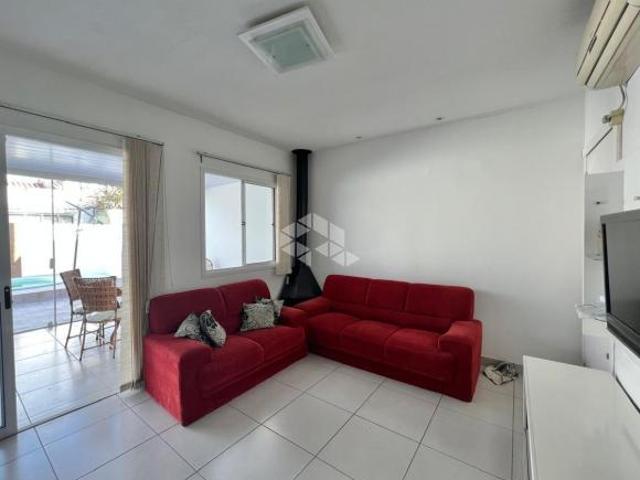Casa com Suíte e Piscina à Venda Condomínio Fechado Terra Nova