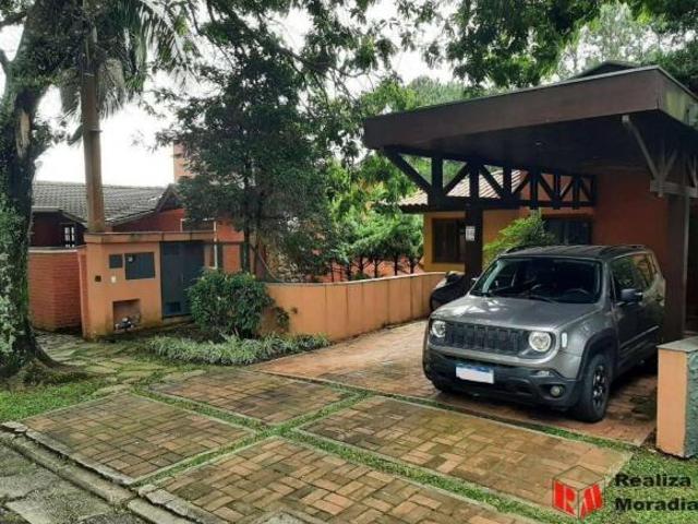 Casa com Suíte e piscina a venda na Granja Viana Cotia
