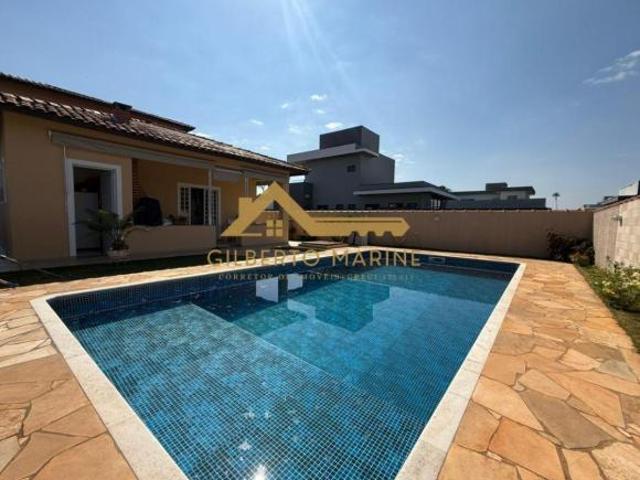 Casa com suíte e piscina à venda no Condomínio Ninho Verde I
