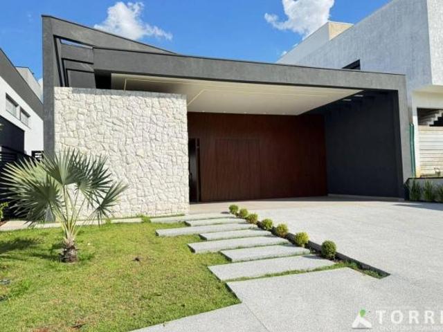 Casa com suíte e piscina á venda no Condomínio Alphaville Castelo em, Itu/SP