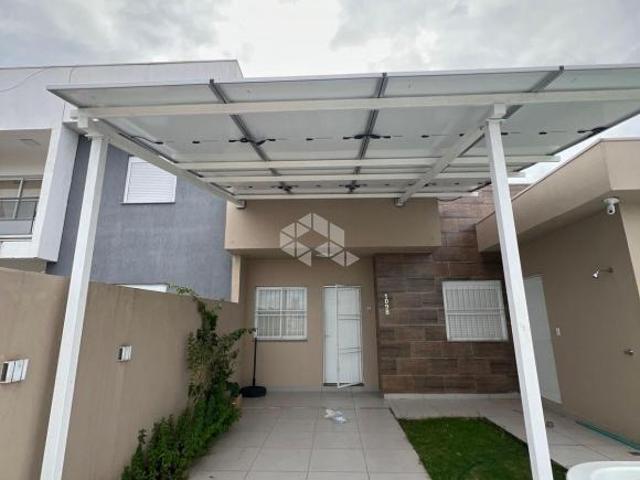 Casa com suíte, piscina e placas solares no Centro Novo