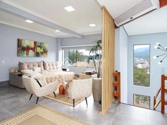 Casa comcondomínio Porto do Sol, com excelente padrão de construção, com 3 quartos, 1 com closet,02