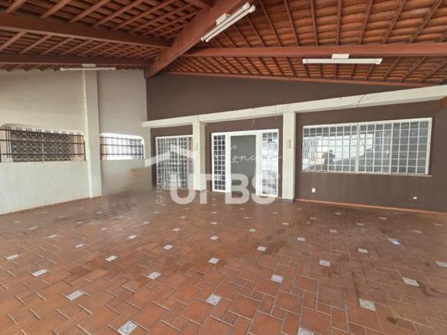 CASA COMERCIAL 168MT 5 QUARTOS SETOR SUL