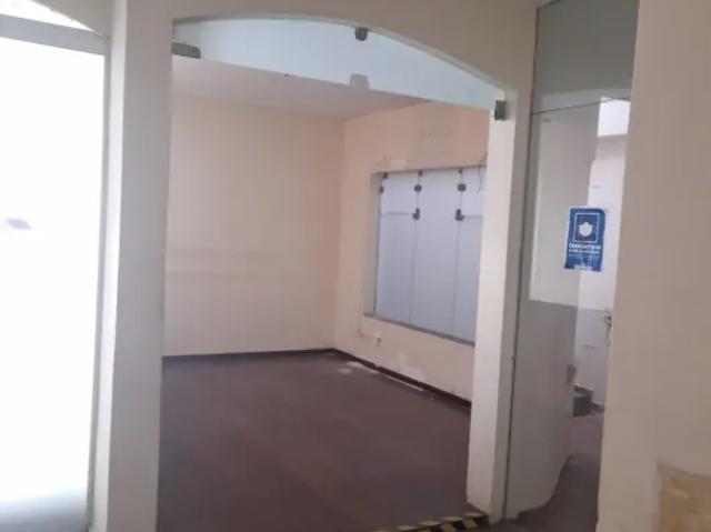 Casa comercial 300 metros na avenida Índico