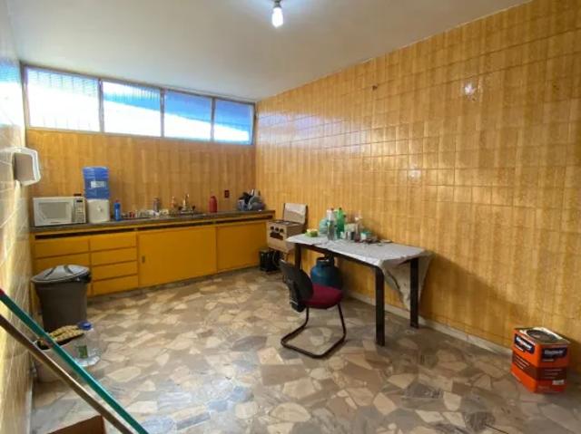 Casa comercial terrea de 194m2, 5 salas, quintal amplo, 10 vagas, próx rua Retiro e av Luiz Latorre