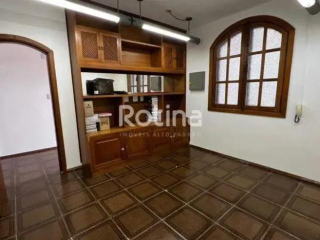 Casa Comercial à venda, Centro Uberlândia/MG Rotina Imobiliária