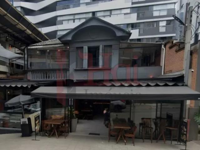 Casa comercial à venda e locação nos Jardins 262m²
