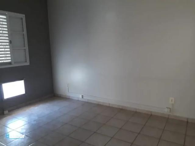 Casa comercial à venda no Cambuí, 5 salas, ampla recepção, próximo à Norte Sul