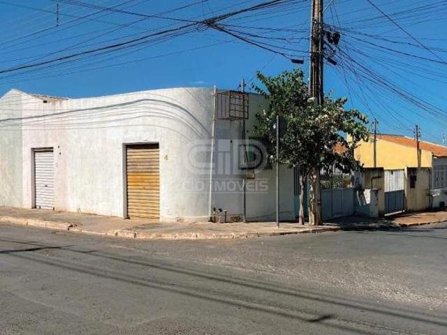 Casa Comercial á Venda no bairro CPA IV