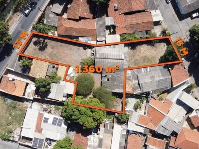 Casa comercial á Venda no bairro Praeiro
