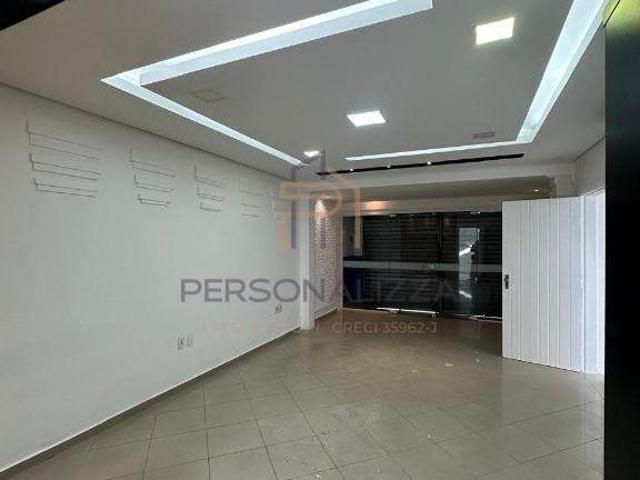 Casa Comercial a venda ou locacao no Centro de Jundiai SP. Com 5 salas, 3 banheiros e uma garagem